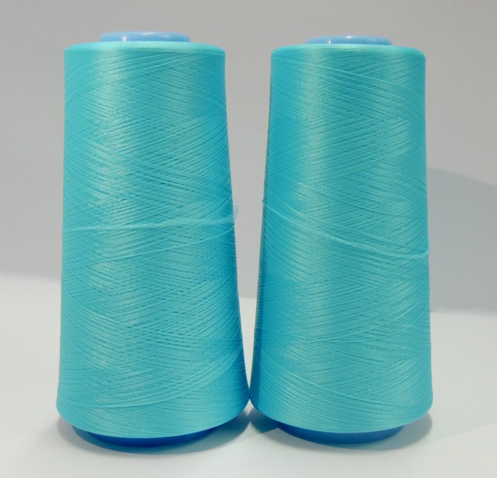 HILO OVERLOCK COLOR - Merceria Le Pouppe